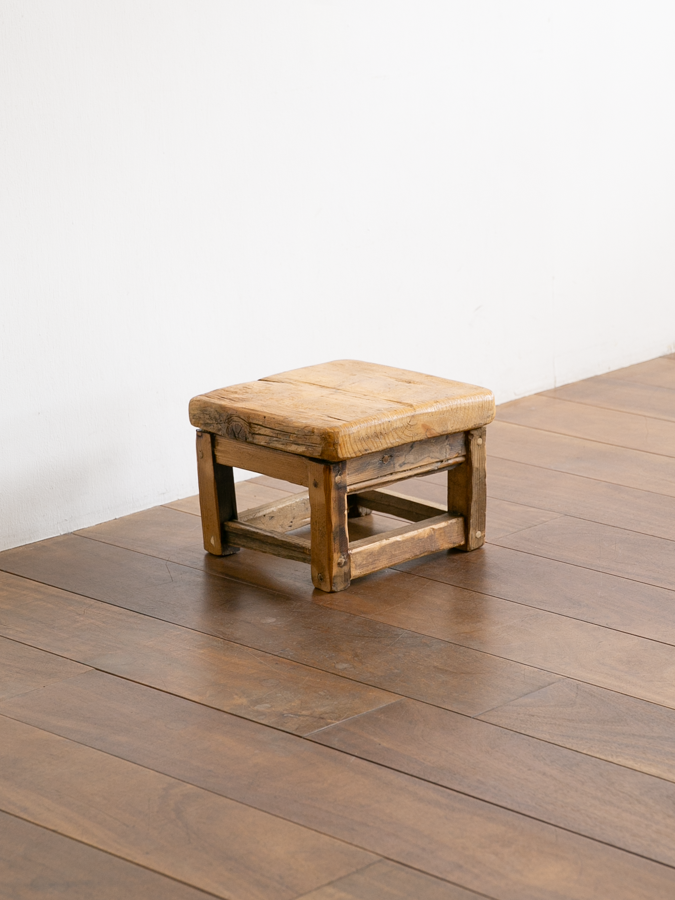 Mini Stool② – RECTOHALL