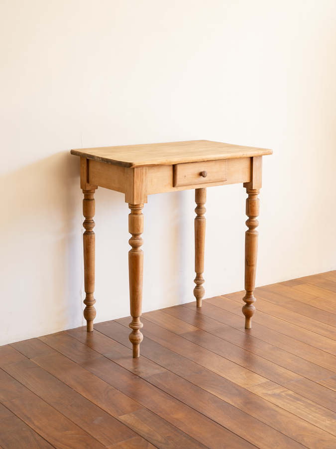 Table / テーブル – RECTOHALL